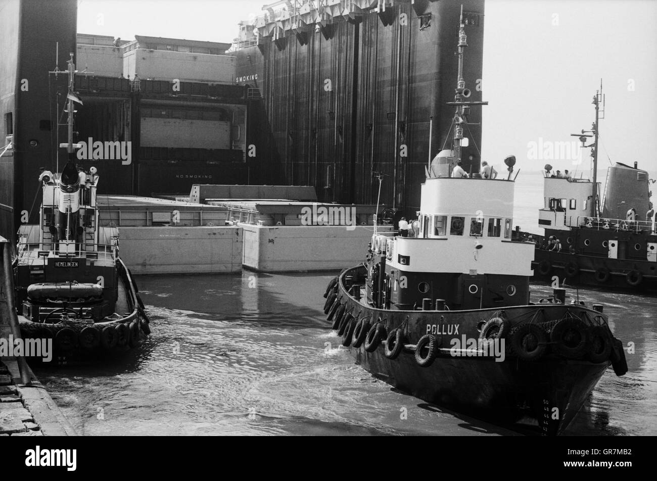 Lash Ship Doctor Lykes Bw Stock Photo - Alamy