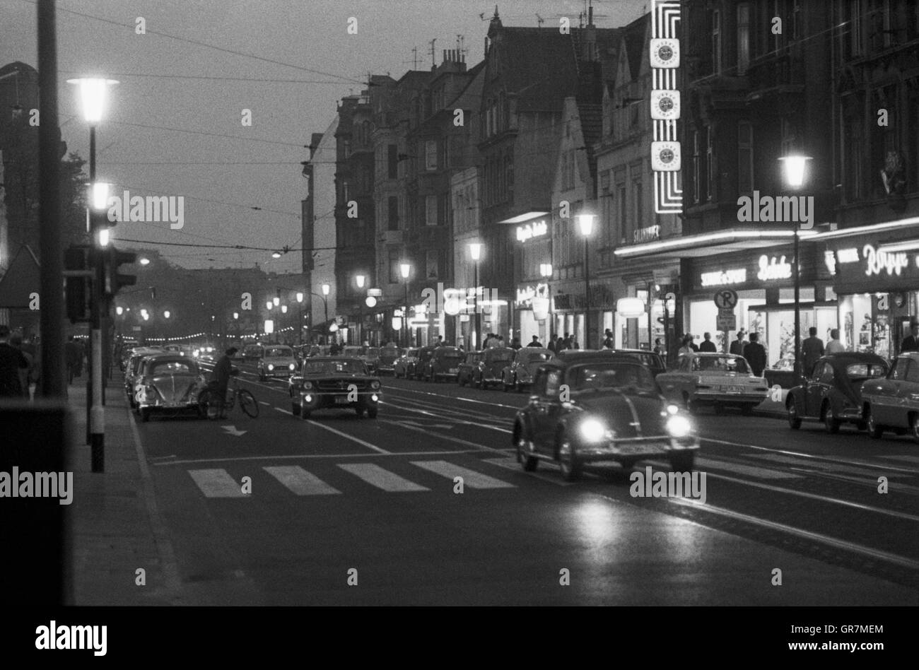 Street 1965 Bw Stock Photo - Alamy