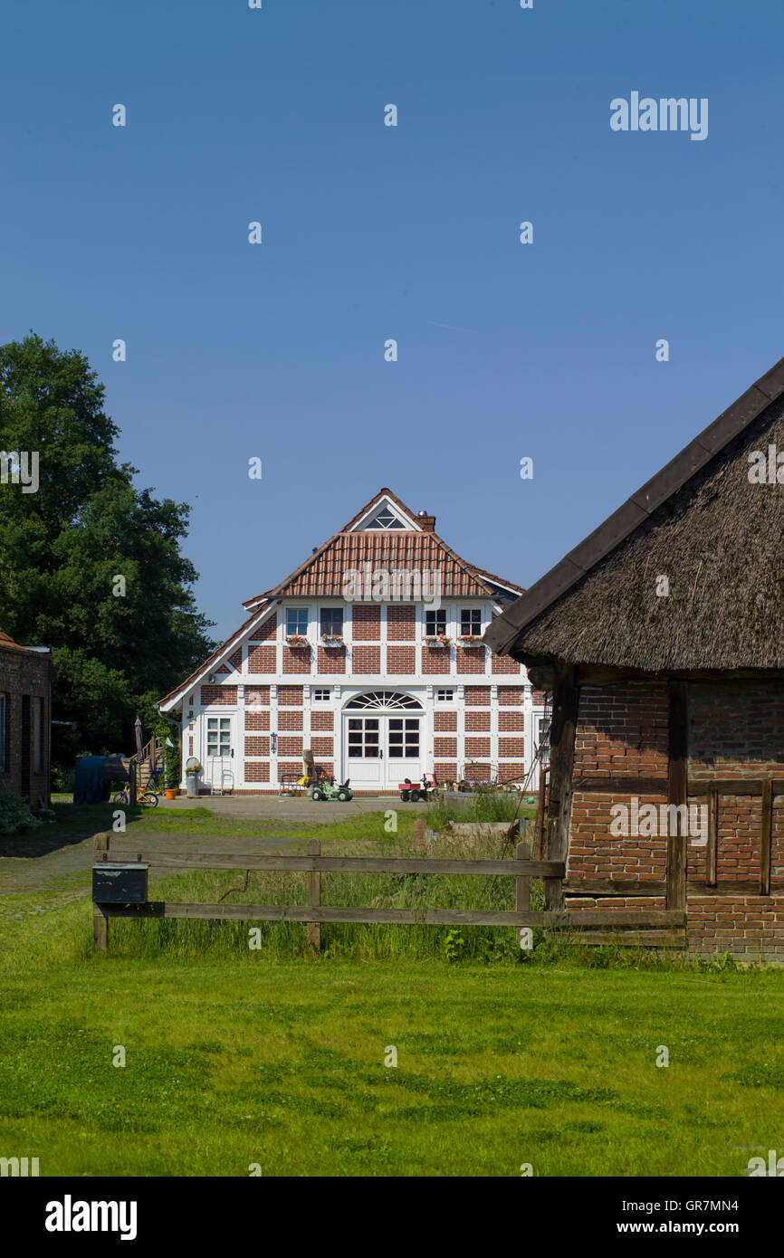 North german farmhouse hi-res stock photography and images - Alamy