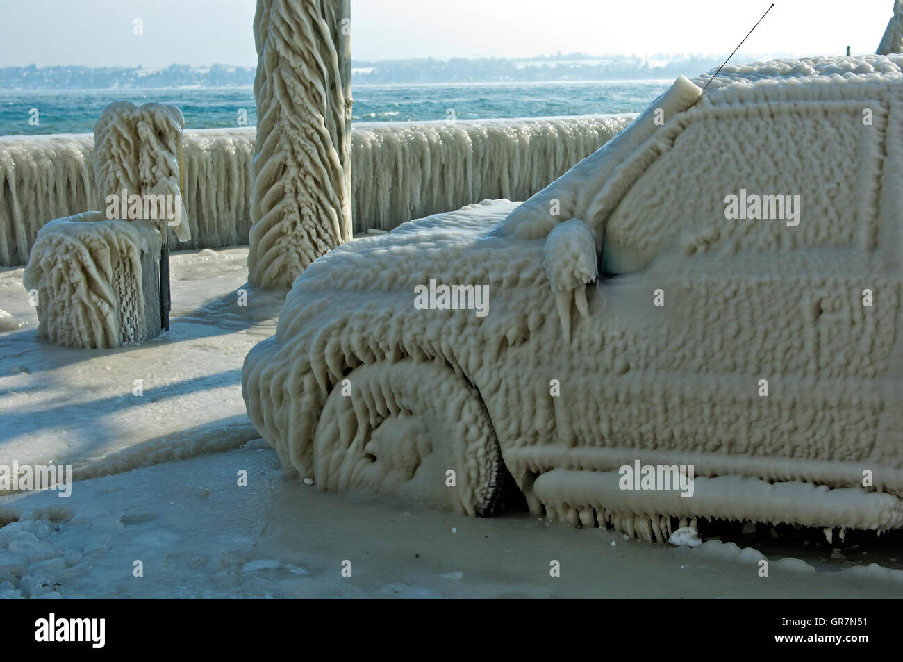 Car covered in ice hi-res stock photography and images - Alamy