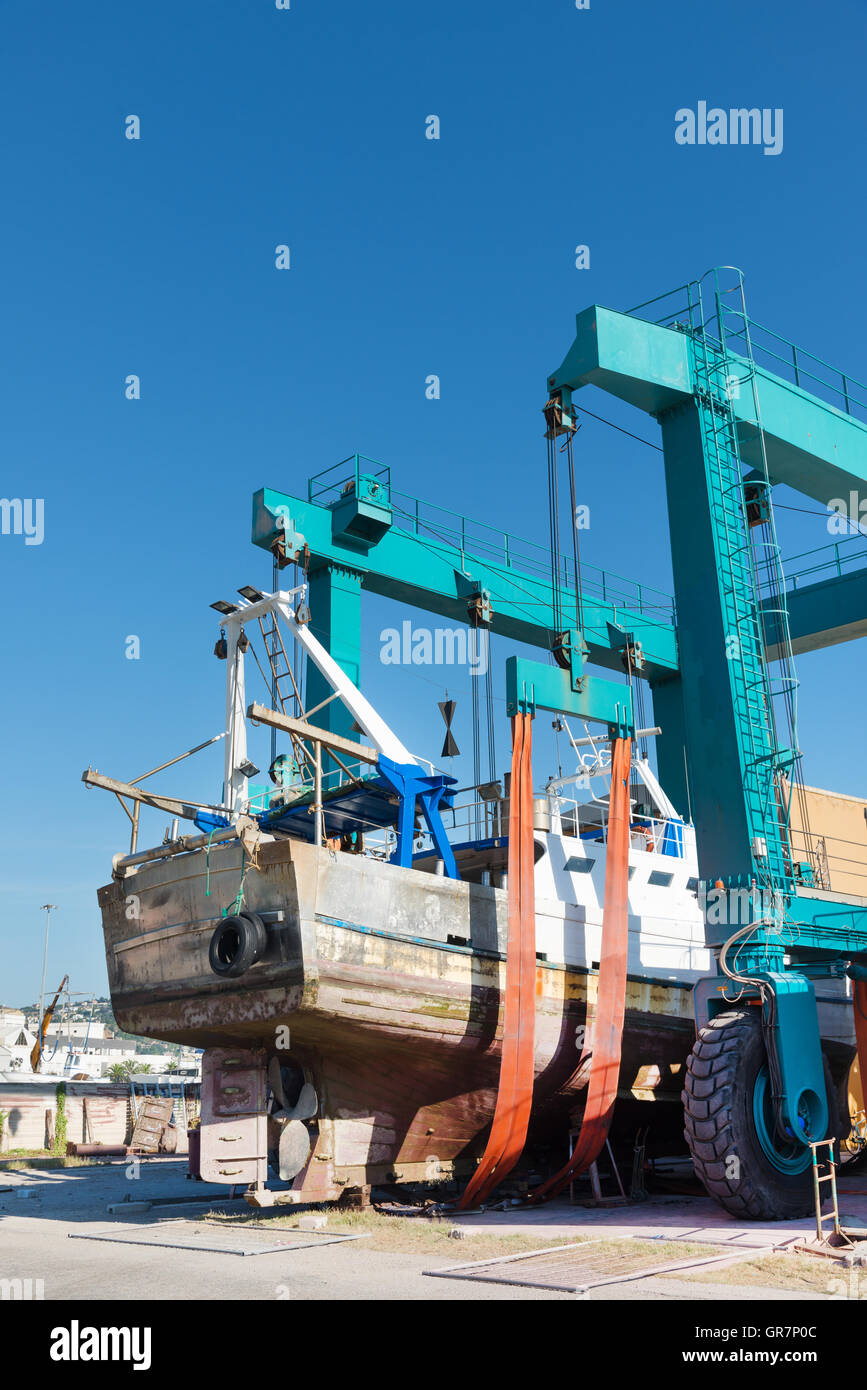Ship repair hi-res stock photography and images - Alamy