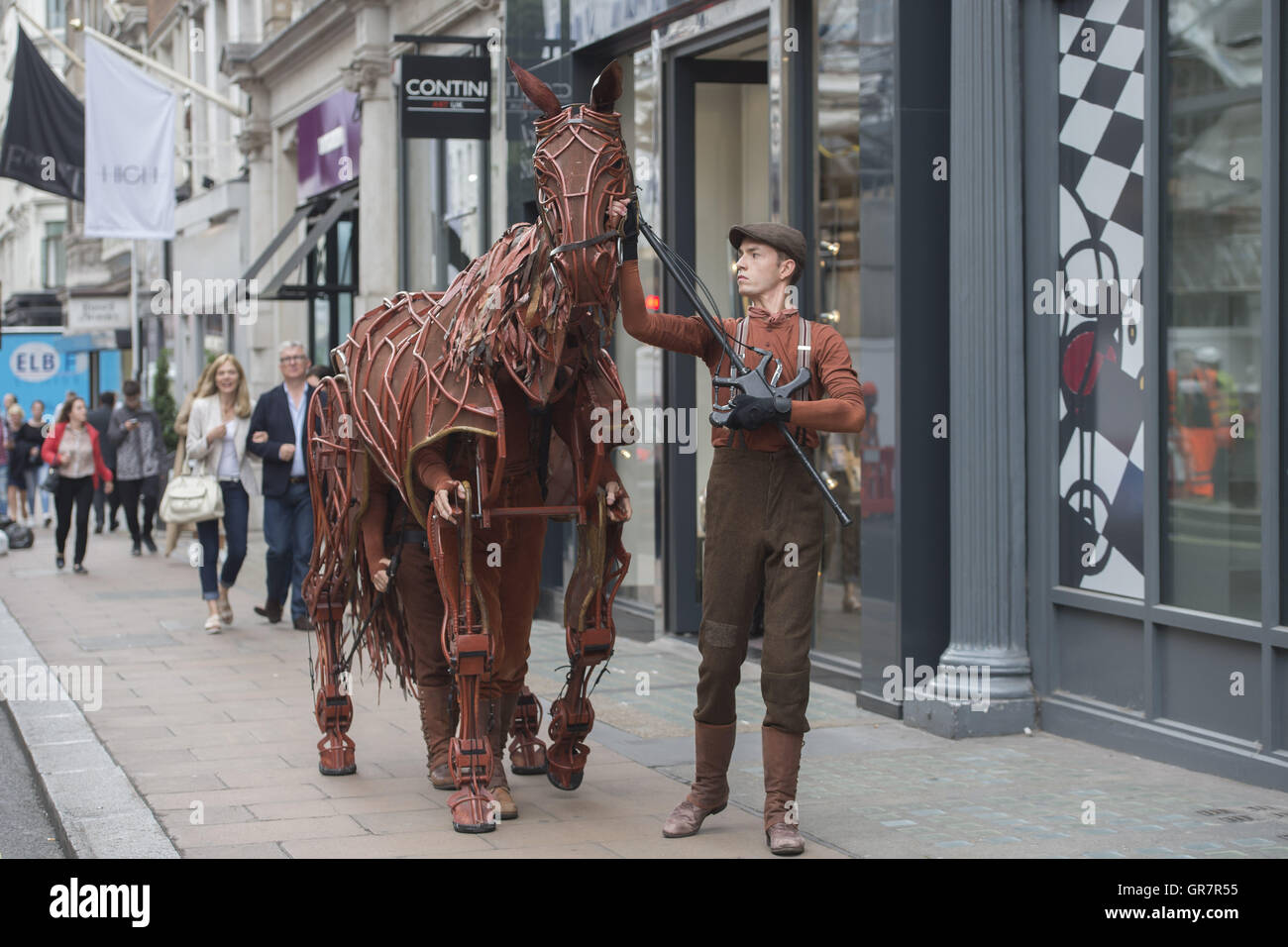 Life size puppet hi-res stock photography and images - Alamy