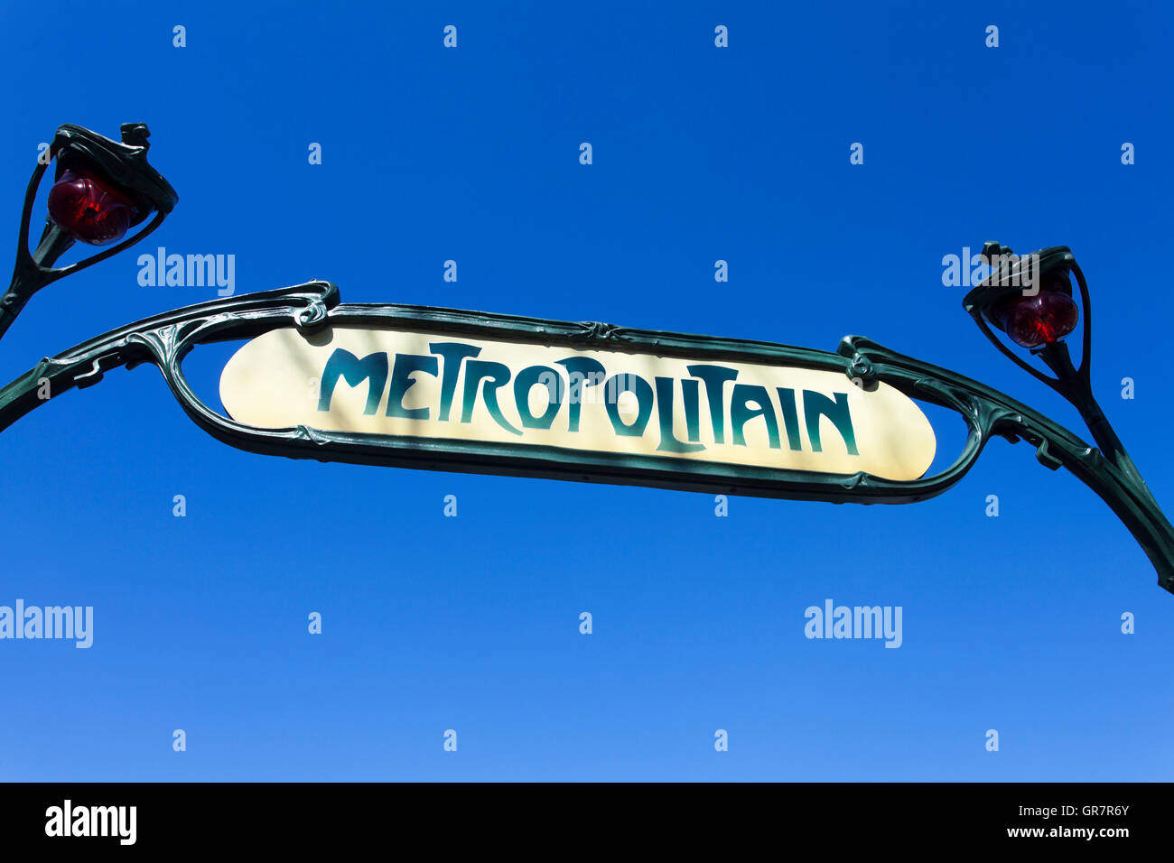 Parisian metro entrance sign hi-res stock photography and images - Alamy