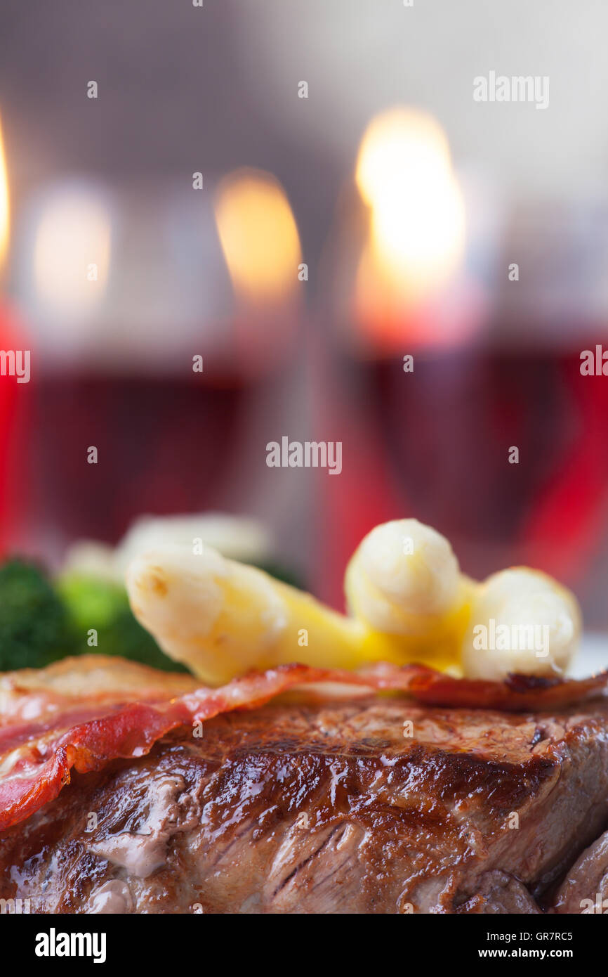 Steak With Asparagus Stock Photo - Alamy