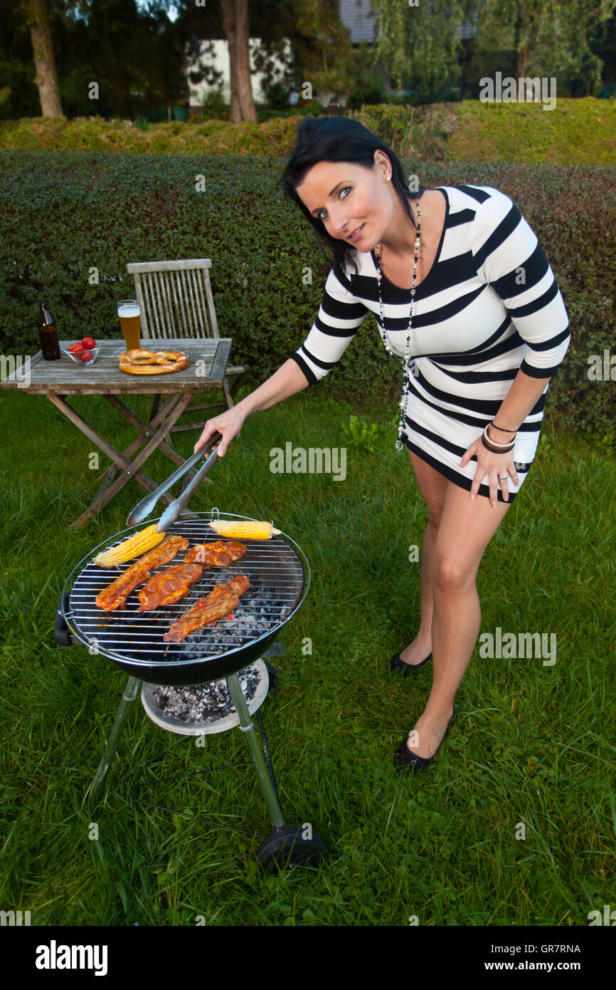 Bbq beer garden hi-res stock photography and images - Alamy