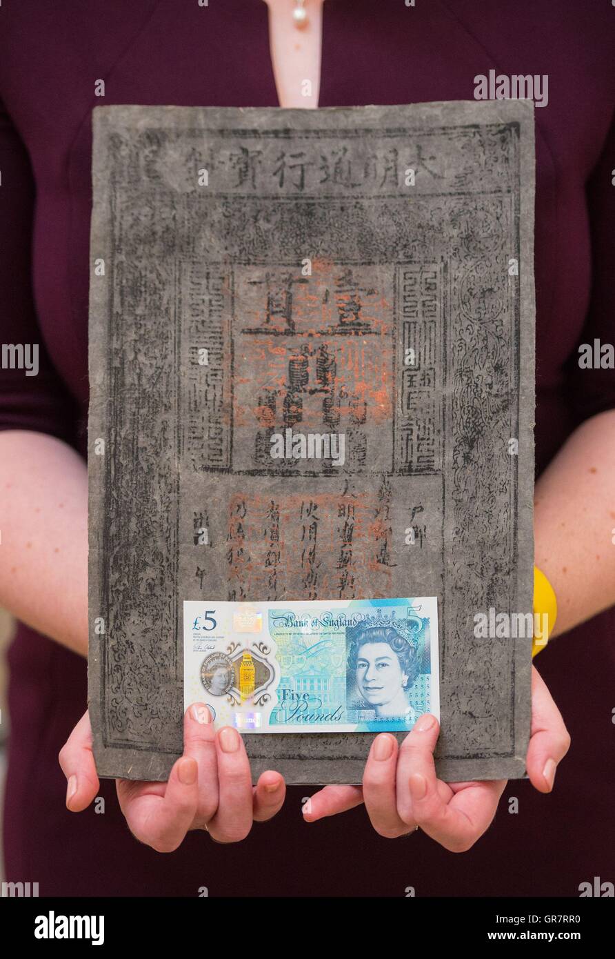 Bank of england one pound note High Resolution Stock Photography and ...