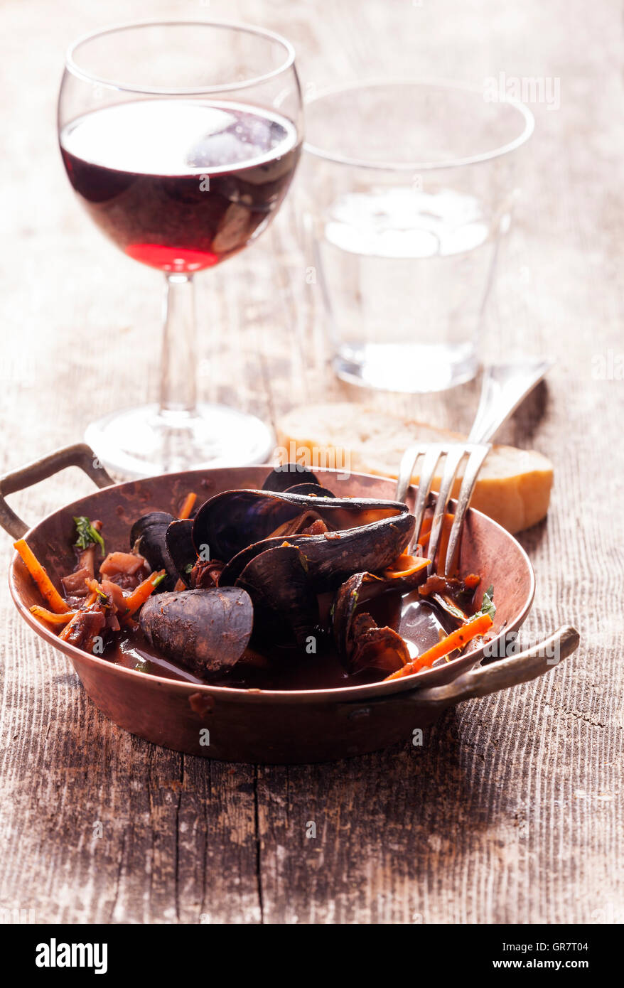 Open mussels hi-res stock photography and images - Alamy