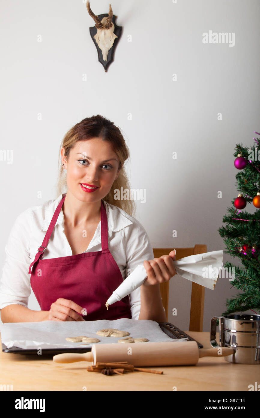 Rolling pin baking dish hi-res stock photography and images - Alamy