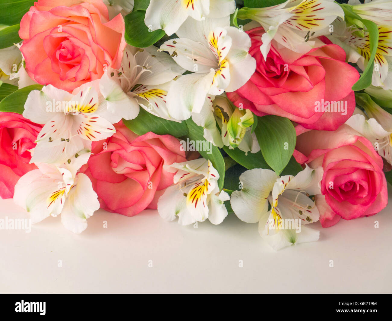 Salmon roses and delicate white alstroemeria bouquet Stock Photo - Alamy
