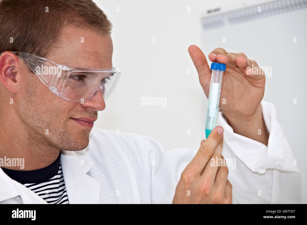 Medical sample hi-res stock photography and images - Alamy