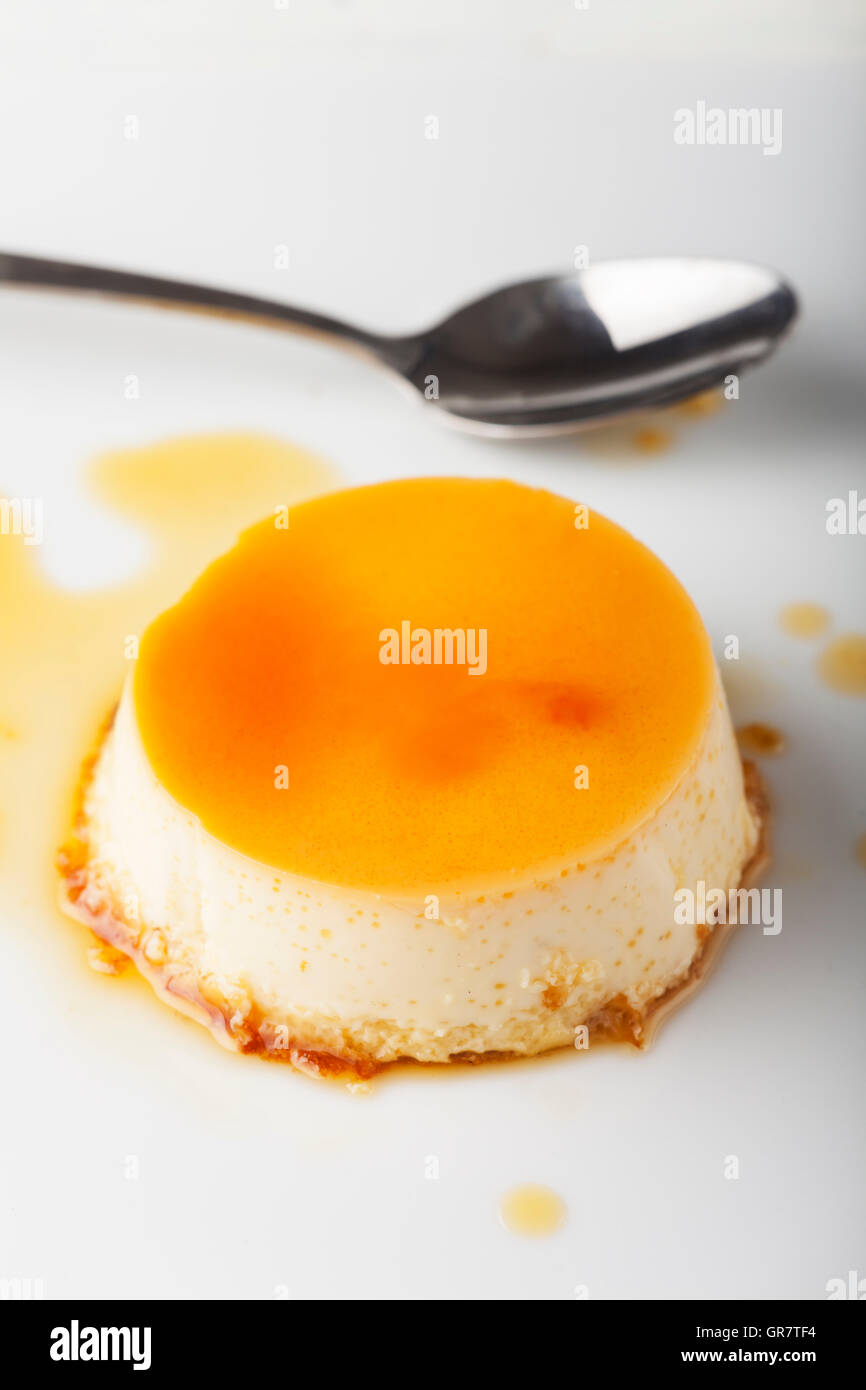 Vanilla flan hi-res stock photography and images - Alamy