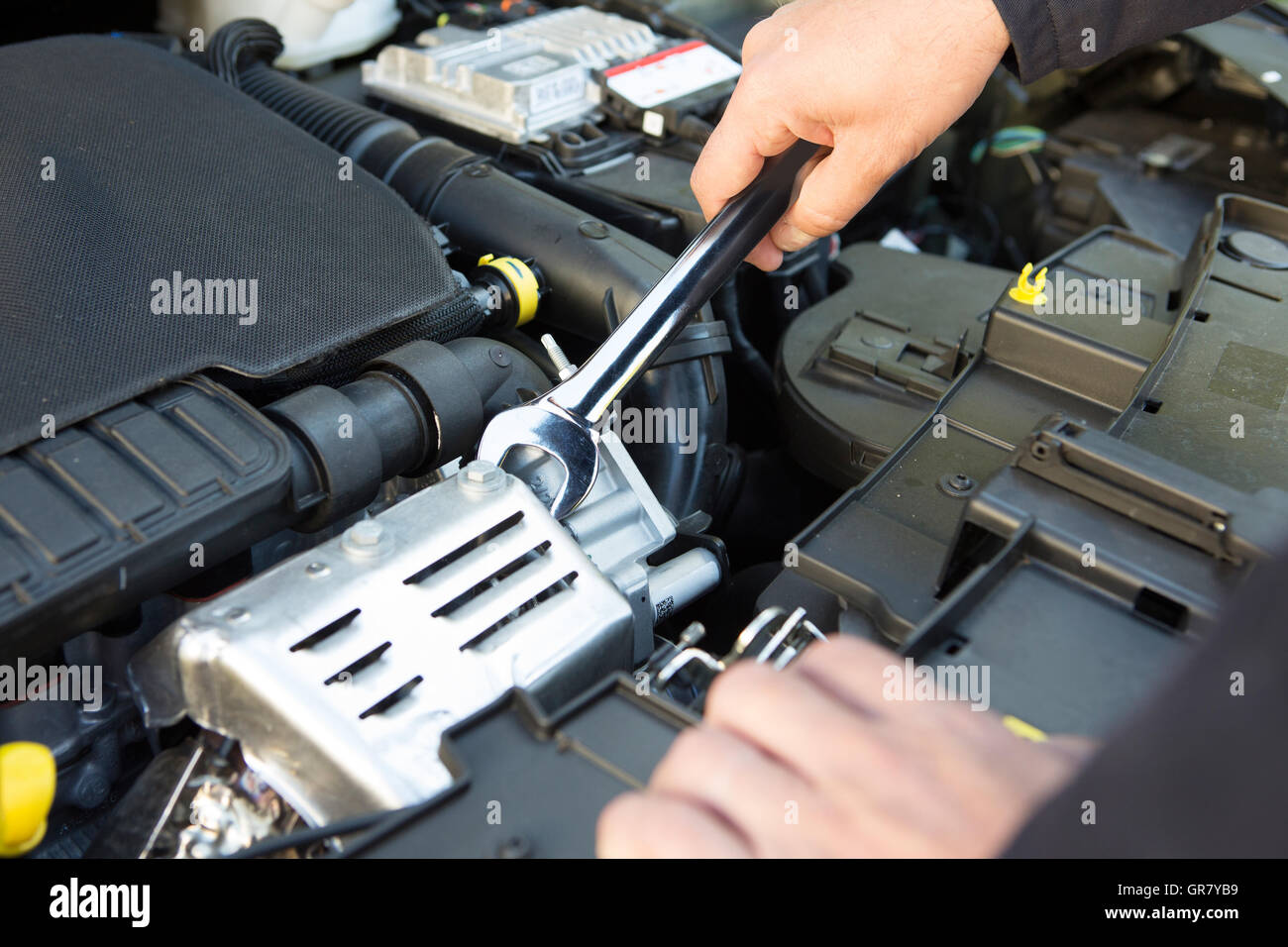 Hand holding spanner hi-res stock photography and images - Alamy
