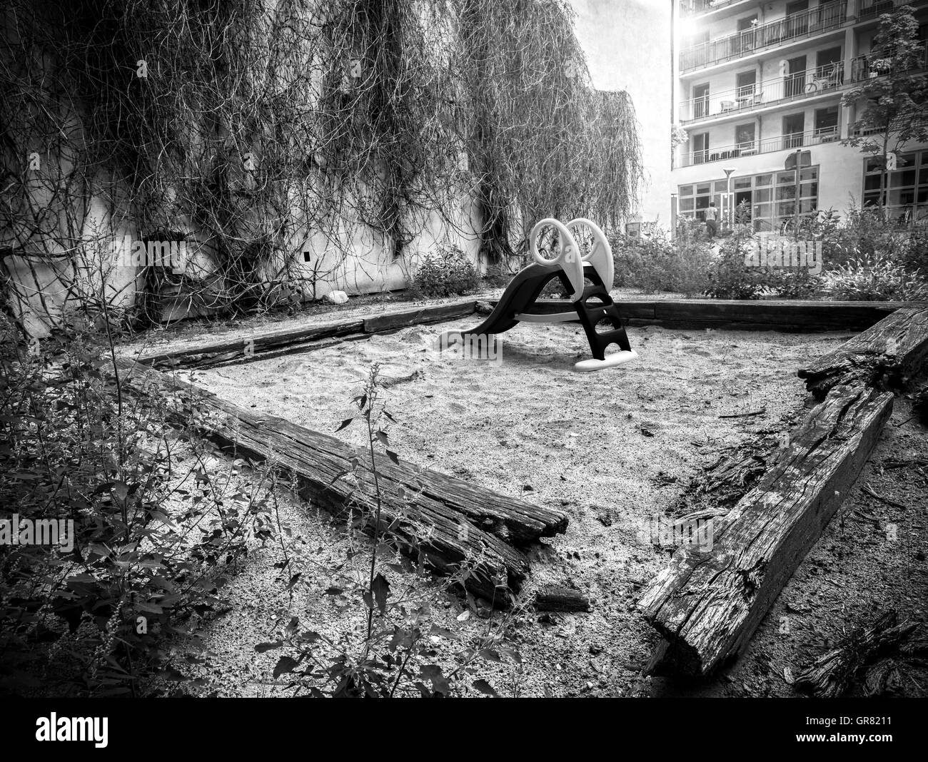Builder Playground Black And White Stock Photos Images Alamy builder-playground-black-and-white-stock-photos-images-alamy