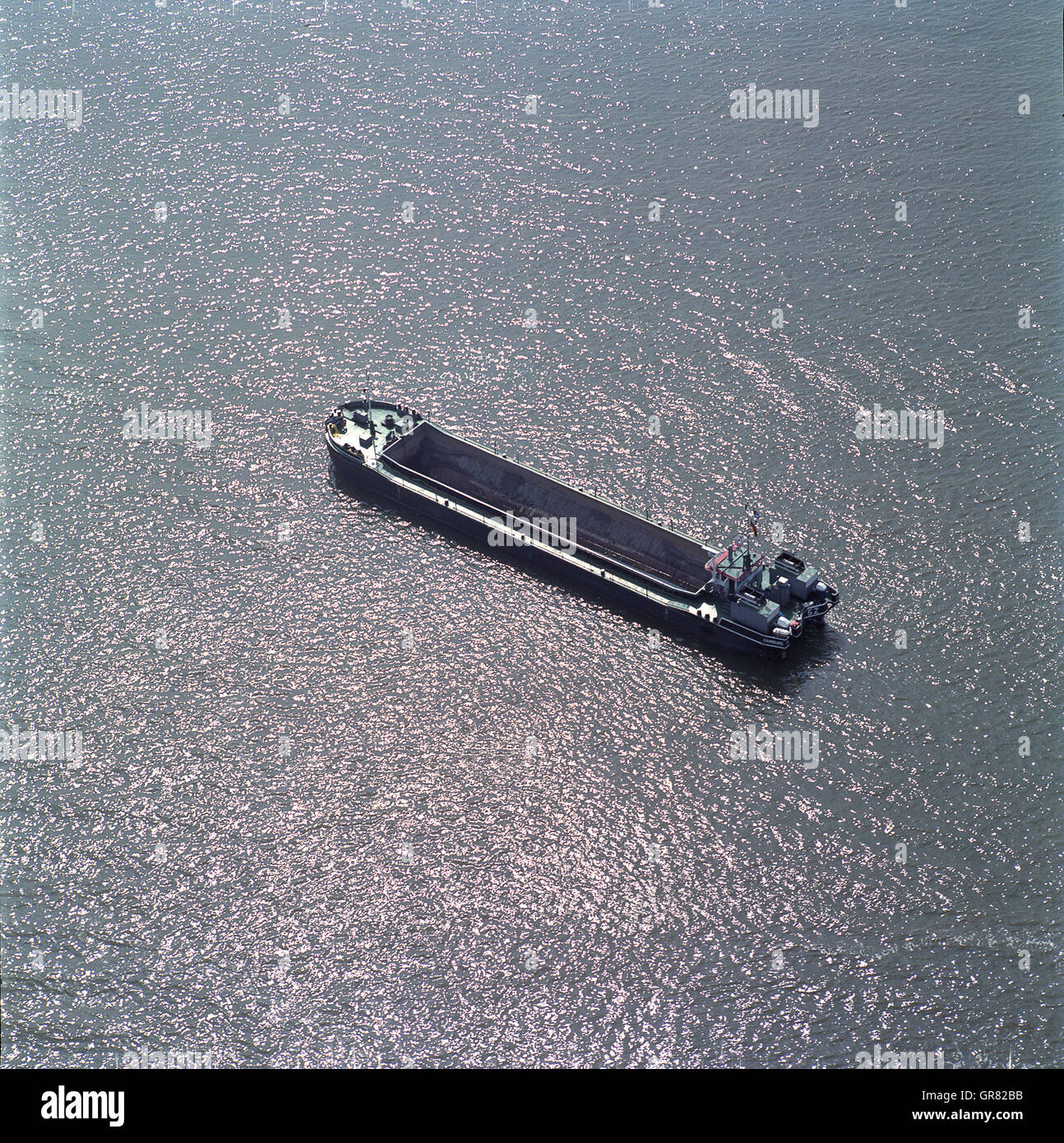 Dump barge hi-res stock photography and images - Alamy