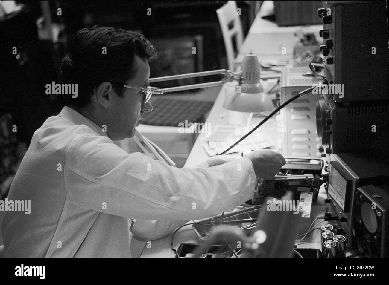 Men technician Black and White Stock Photos & Images - Alamy