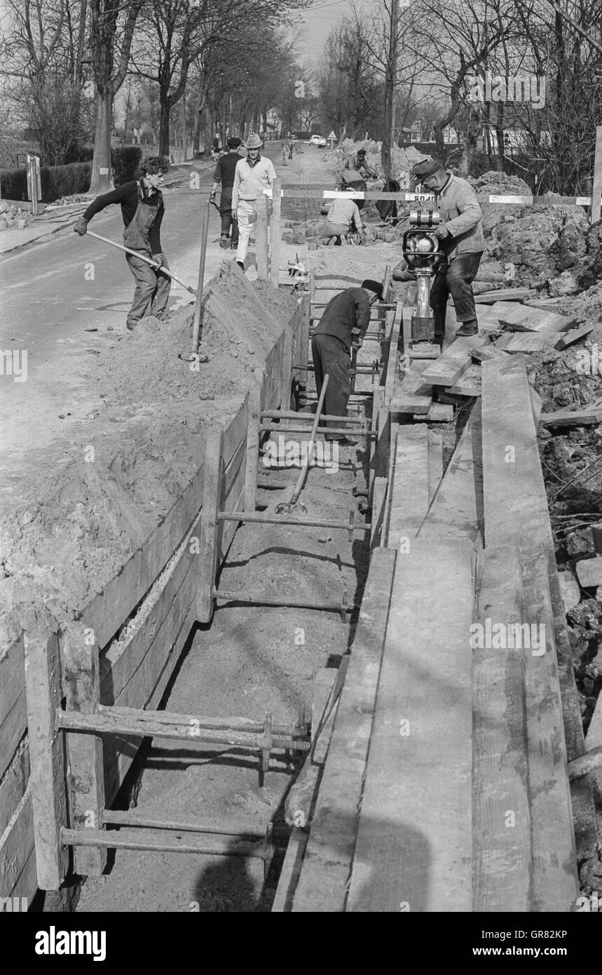 Civil Engineering 1967 Bw Stock Photo - Alamy
