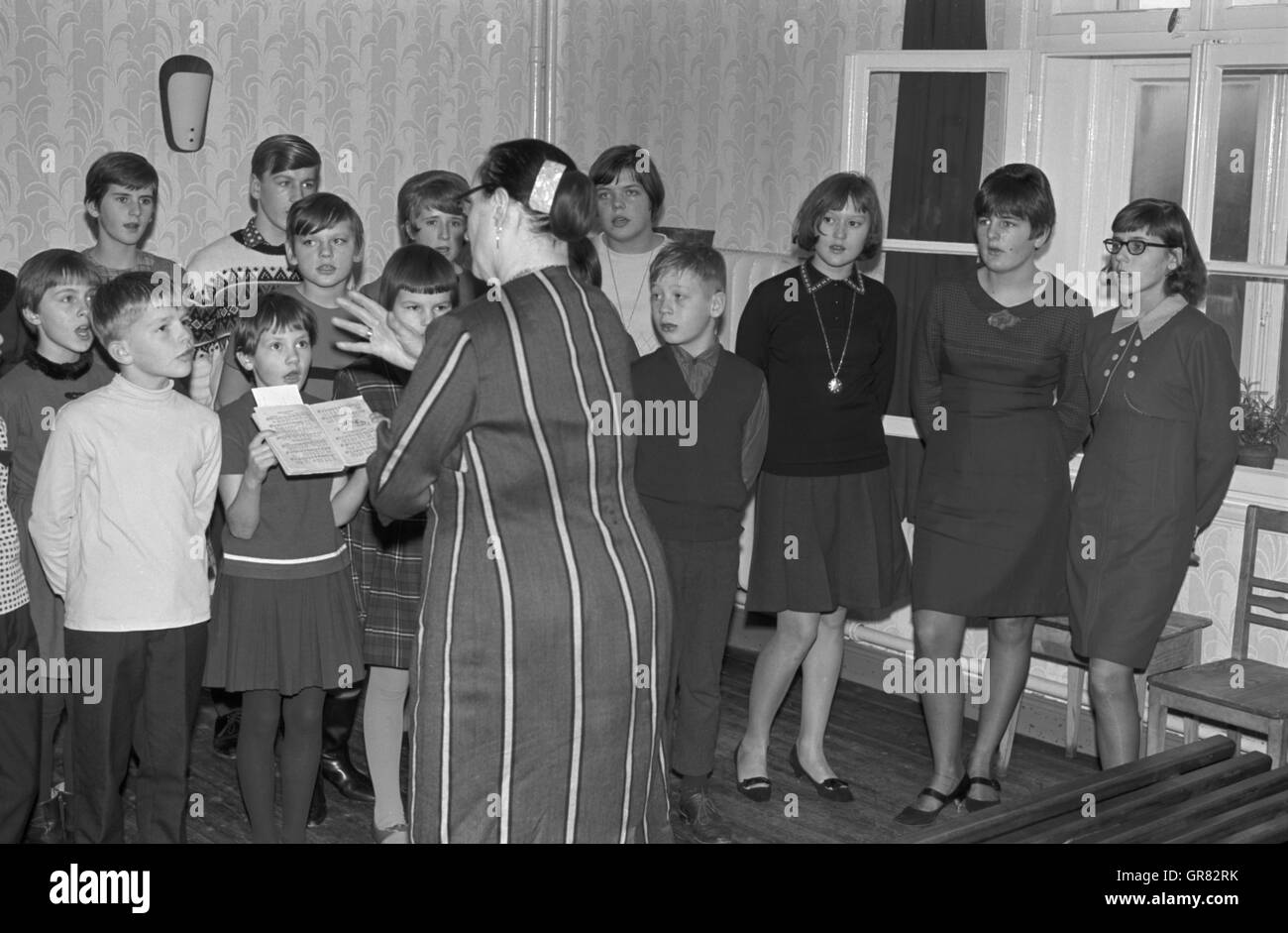 Singing choir Black and White Stock Photos & Images - Alamy