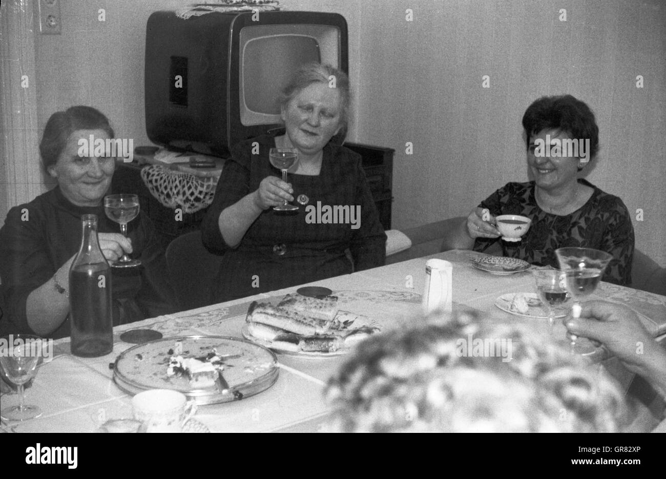 Family cook Black and White Stock Photos & Images - Alamy