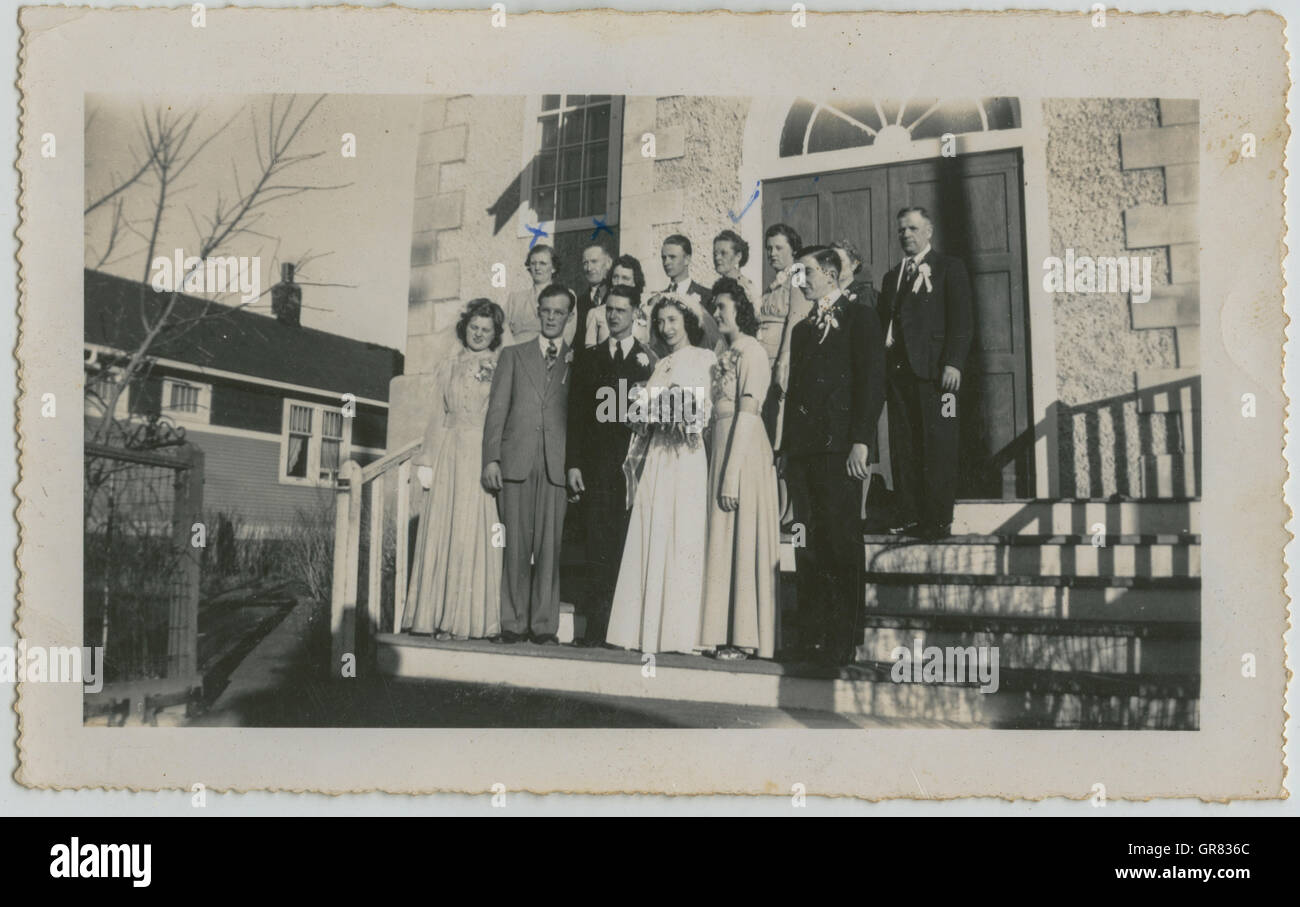 Group wedding hi-res stock photography and images - Alamy