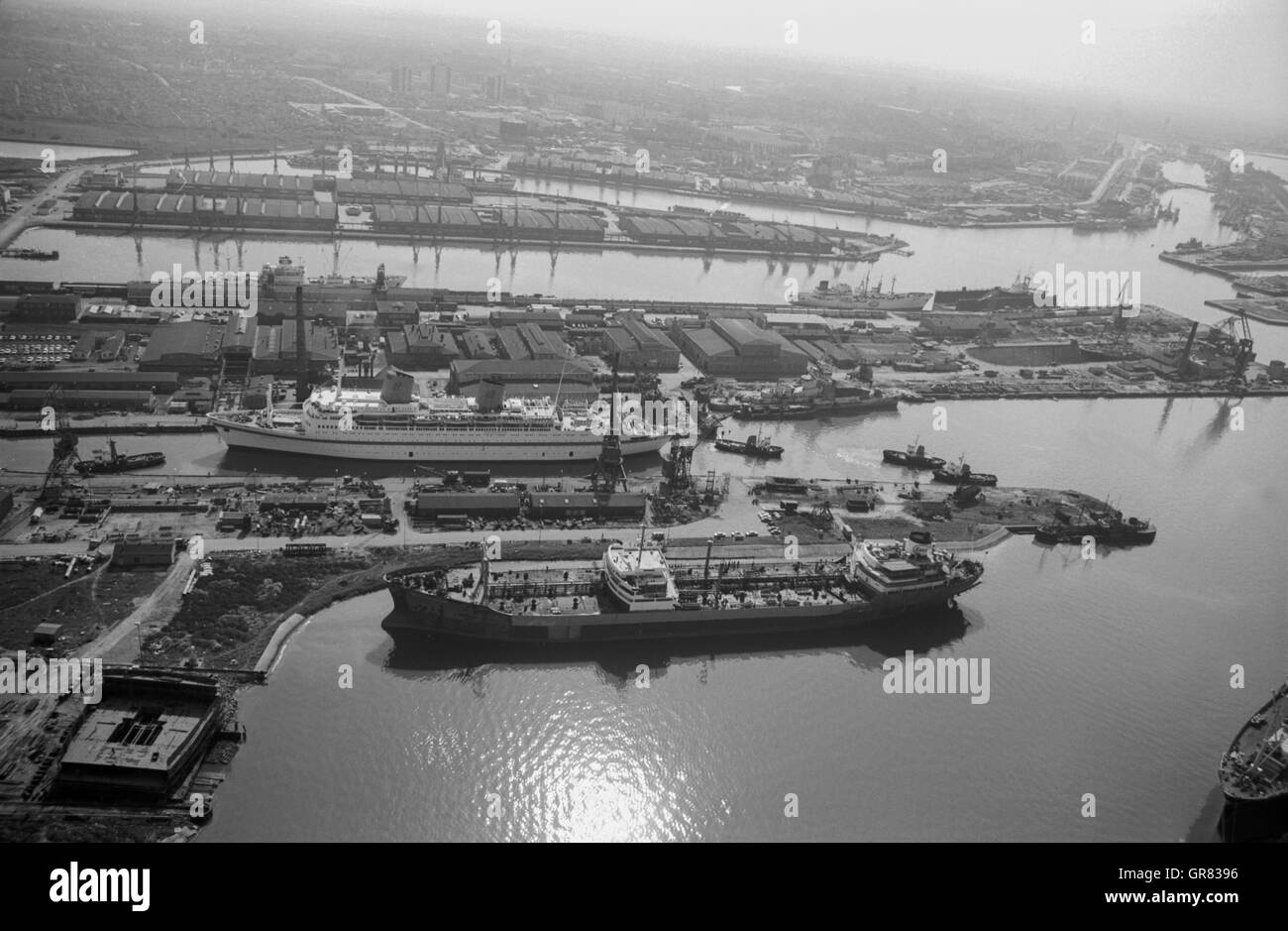 Shipyard Lloyd 1971 Bw Stock Photo - Alamy