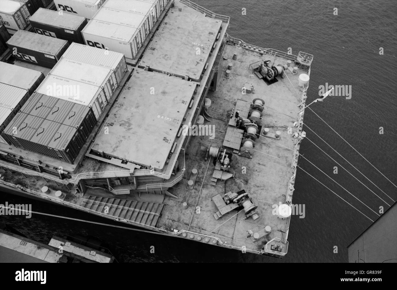 Reliance ship Black and White Stock Photos & Images - Alamy