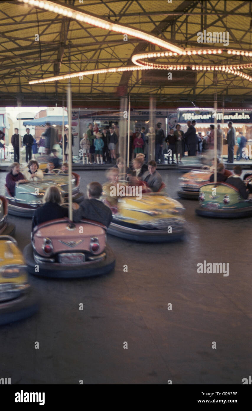 Dodgems funfair historical hi-res stock photography and images - Alamy
