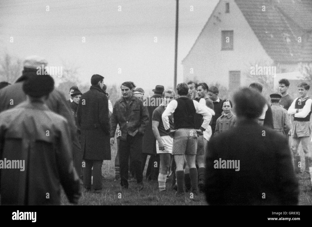 Authentic people watcher hi-res stock photography and images - Alamy