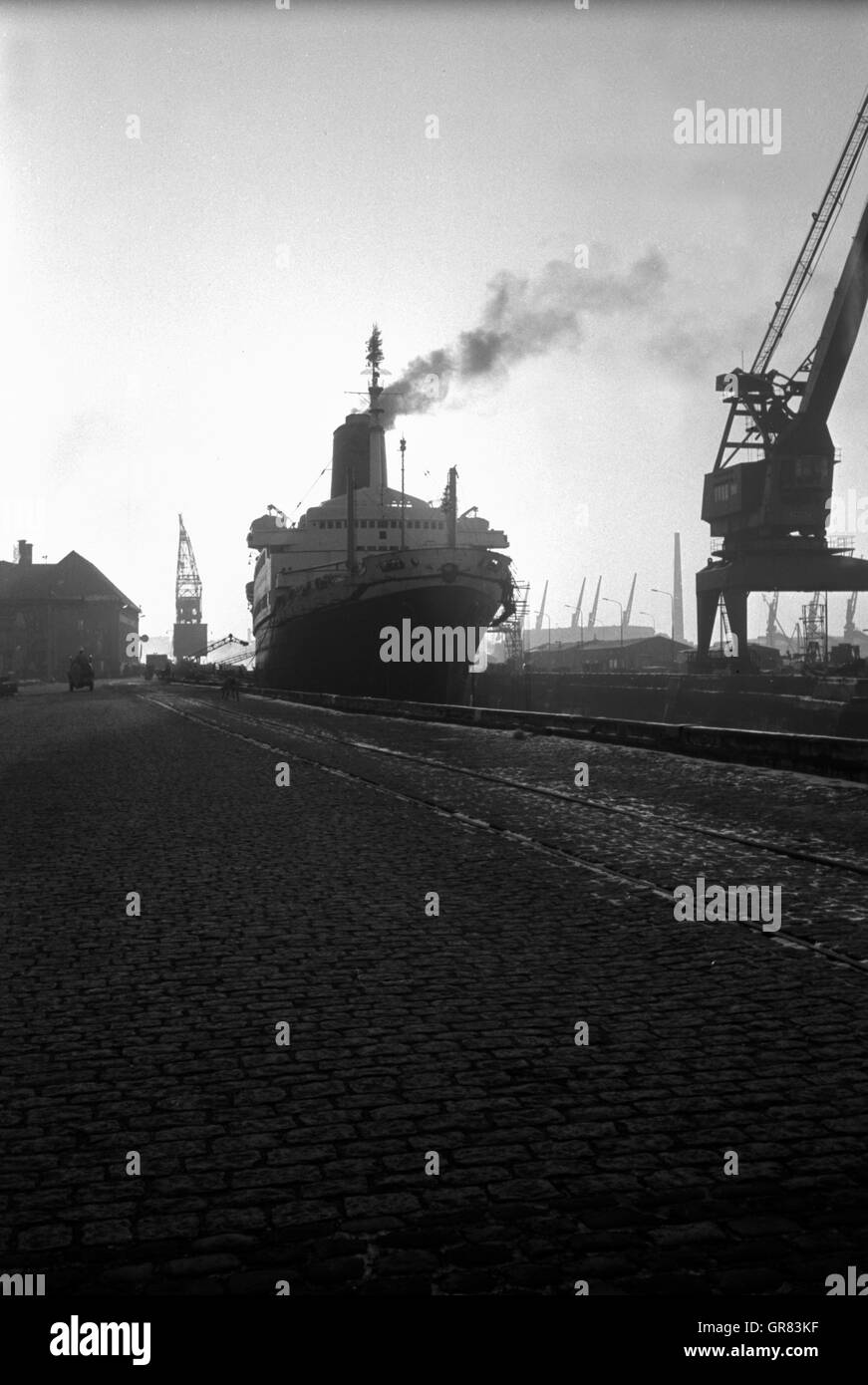 Lloyd Shipyard 1964 Bw Stock Photo - Alamy