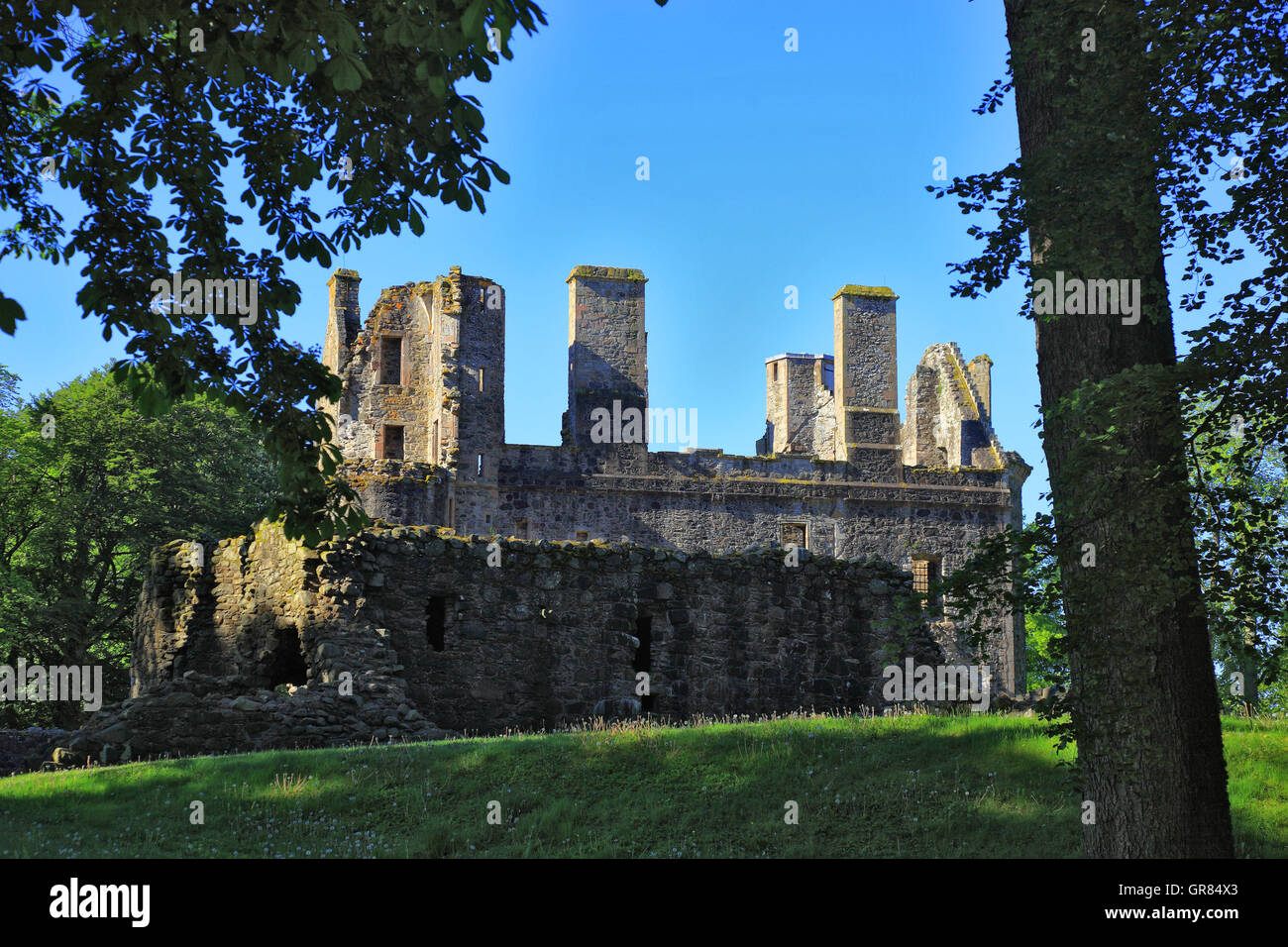 Scotland, ruin of the Huntly Castle Stock Photo - Alamy