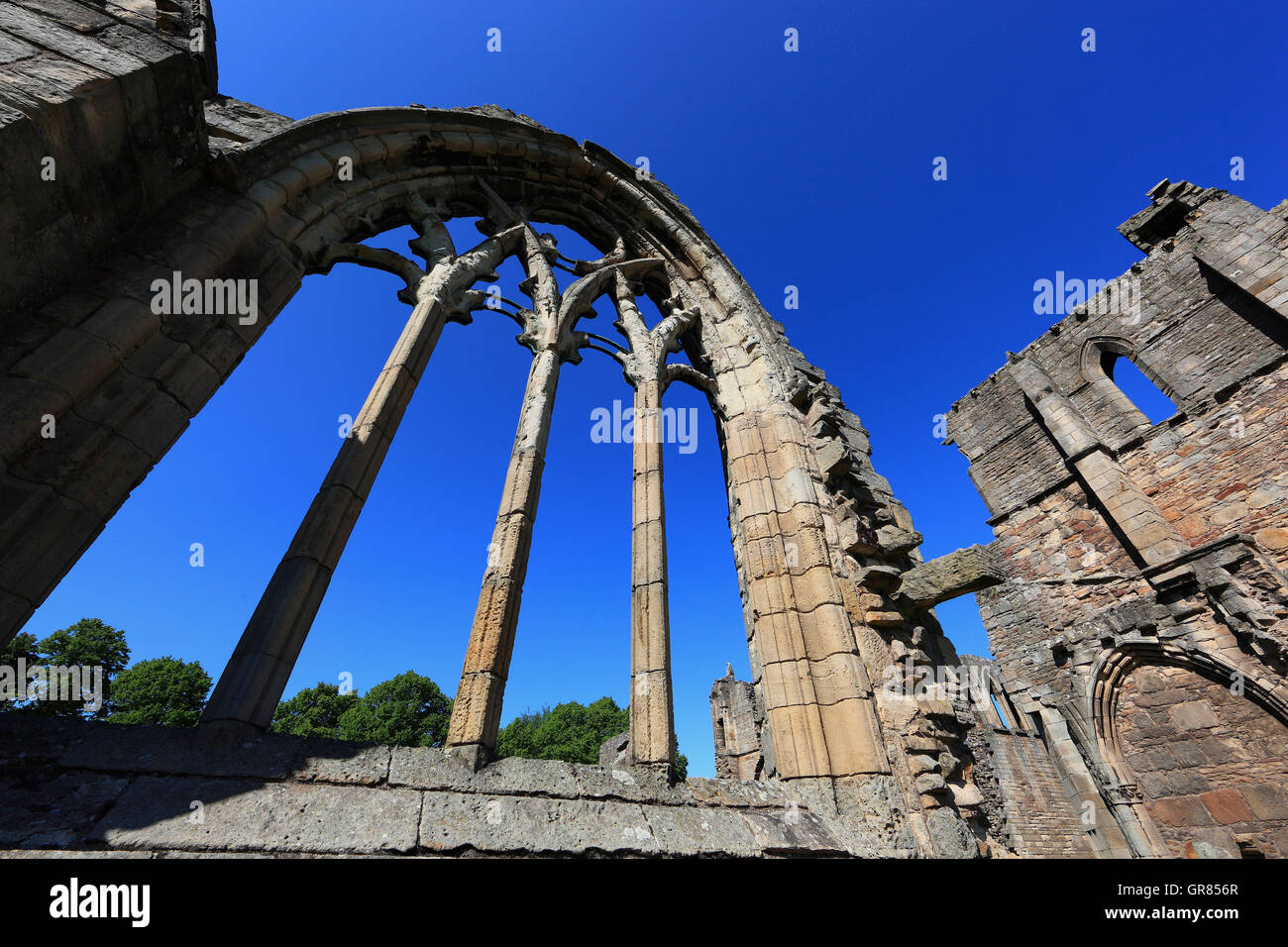 Scotland, highlands, Elgin, ruin of the cathedral, Gothic cross ...