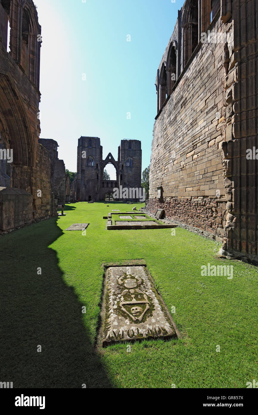 Scotland, highlands, Elgin, ruin of the cathedral, Gothic cross ...
