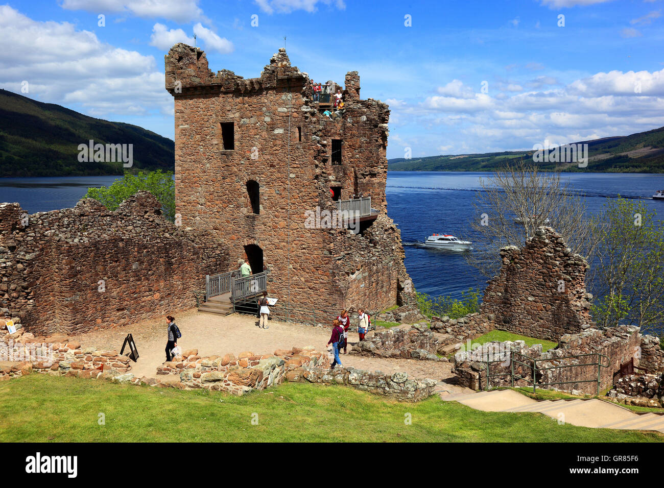 Scottish architectural ruins hi-res stock photography and images - Alamy