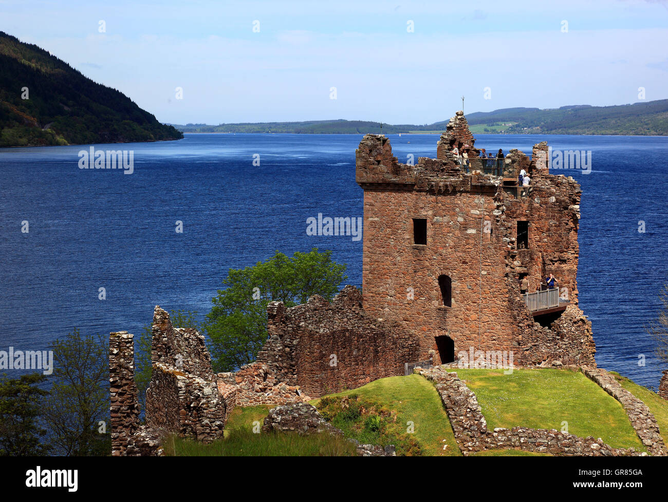 Scotland, the ruins of the Castle Urquhart in the Loch Ness Stock Photo ...
