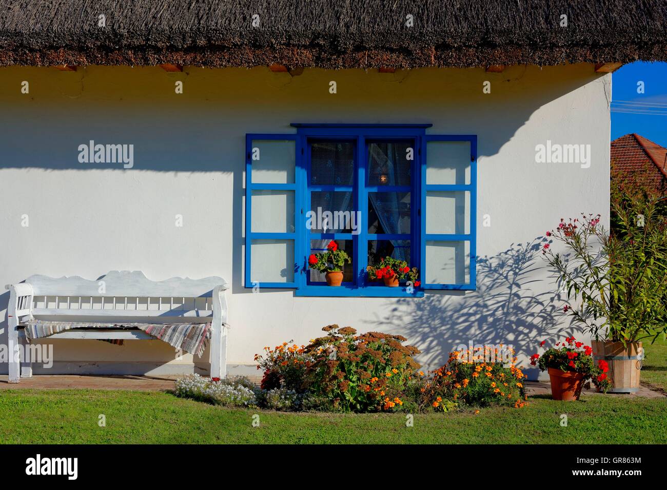 Blue window frames hi-res stock photography and images - Alamy