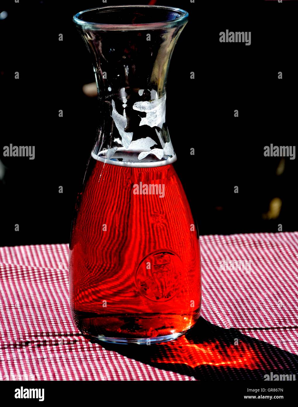 Cut glass decanter hi-res stock photography and images - Alamy