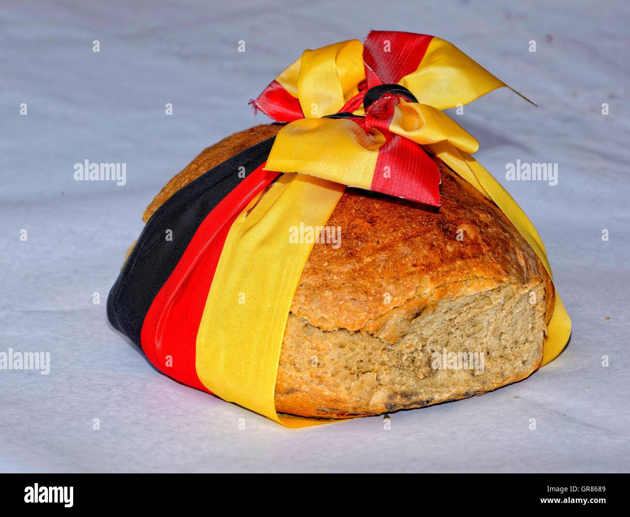 Stuffed bread loaf hi-res stock photography and images - Alamy