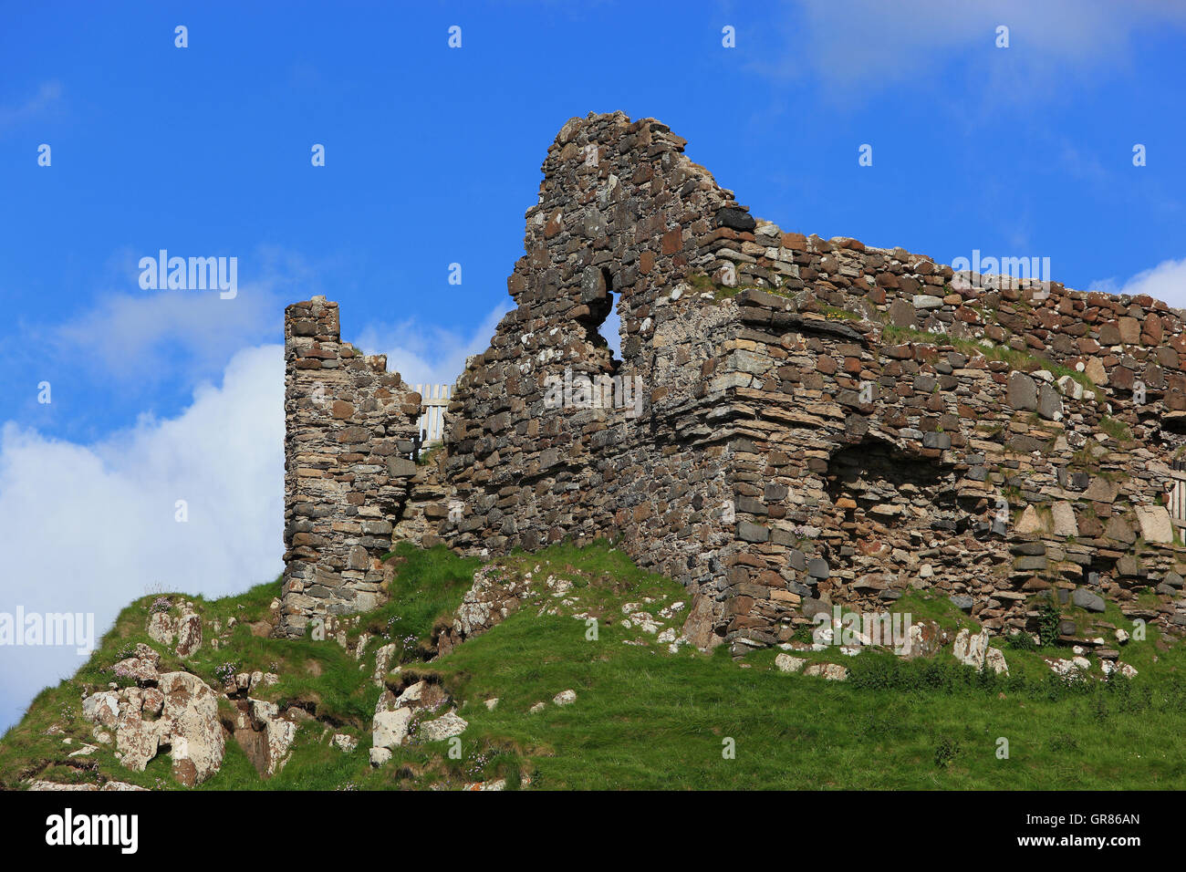Scenery with duntulm with ruined castle hi-res stock photography and ...