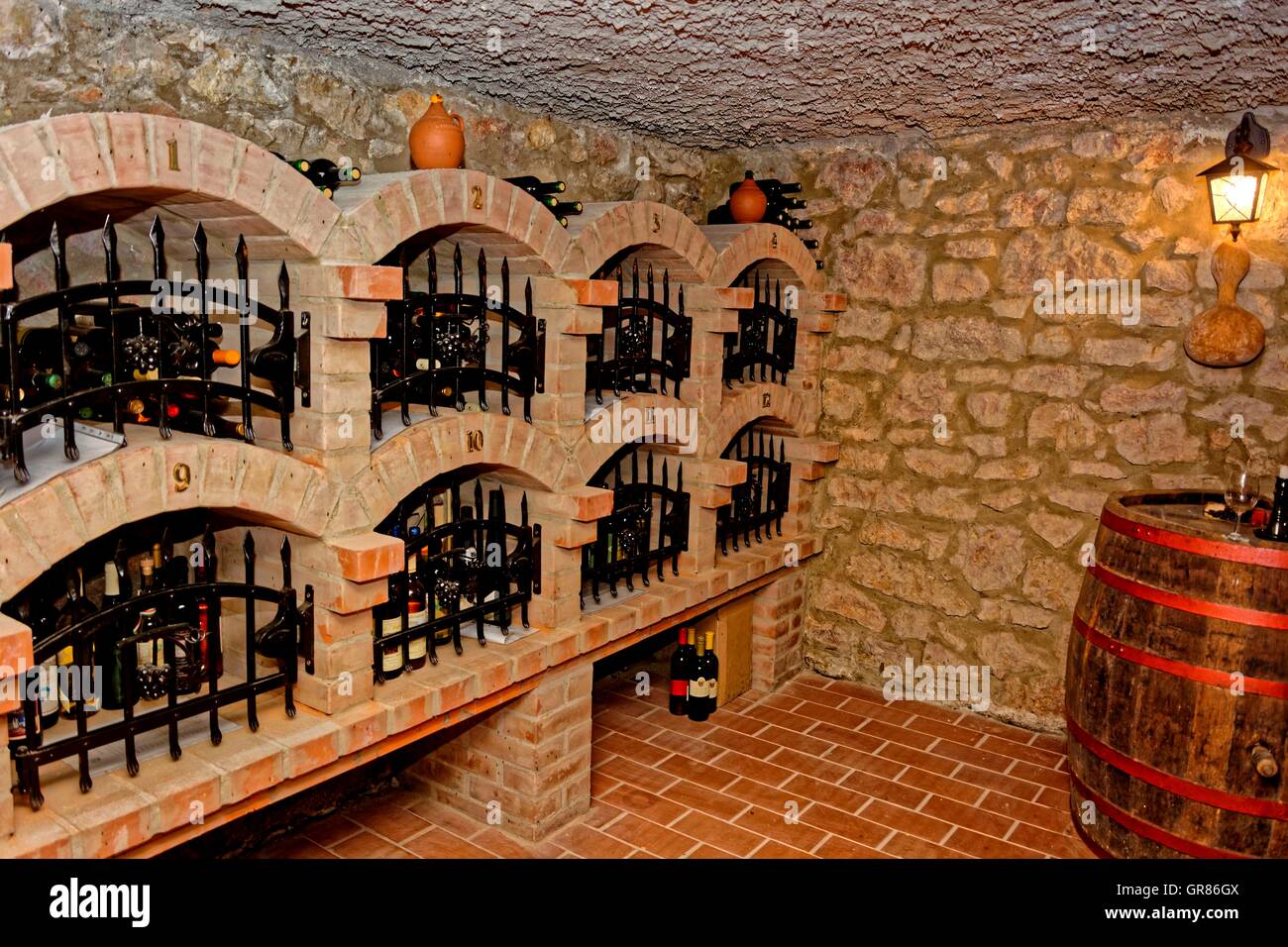 Cellar vault hi-res stock photography and images - Alamy