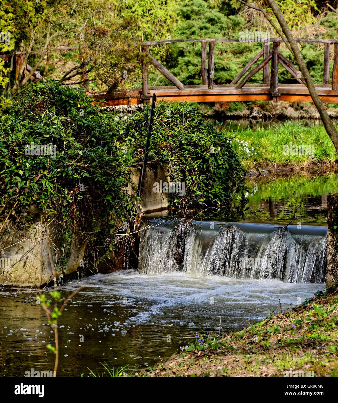 Small park with waterfall hi-res stock photography and images - Alamy