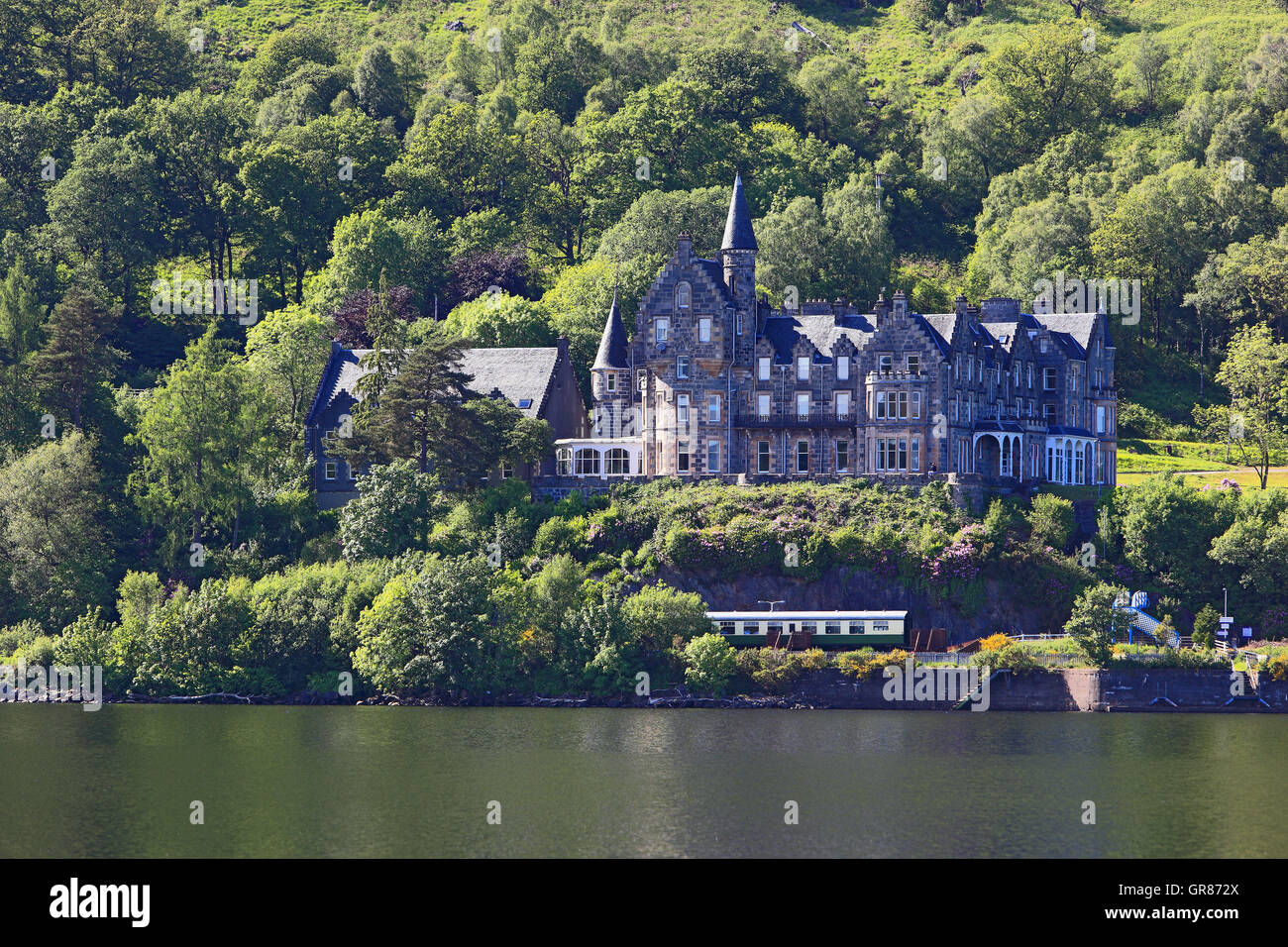 Scotland, nice, romantic Loch Awe hotel in the Loch Awe Stock Photo - Alamy