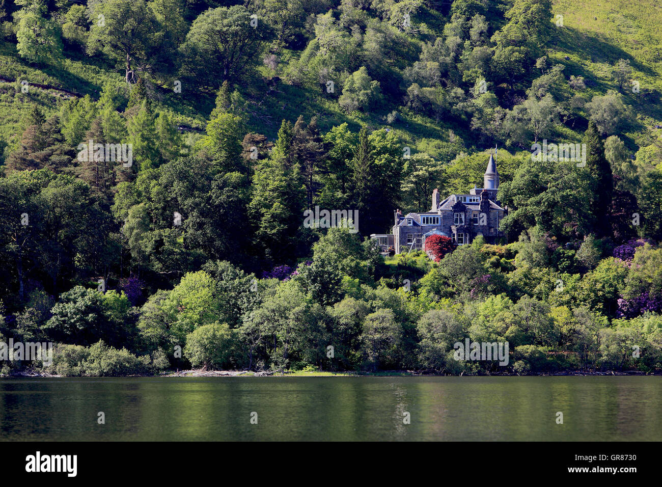 Scotland, nice, romantic Loch Awe hotel in the Loch Awe Stock Photo - Alamy