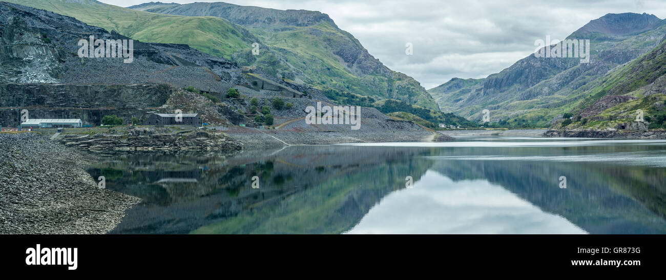 Llanberis lakeside railway hi-res stock photography and images - Alamy