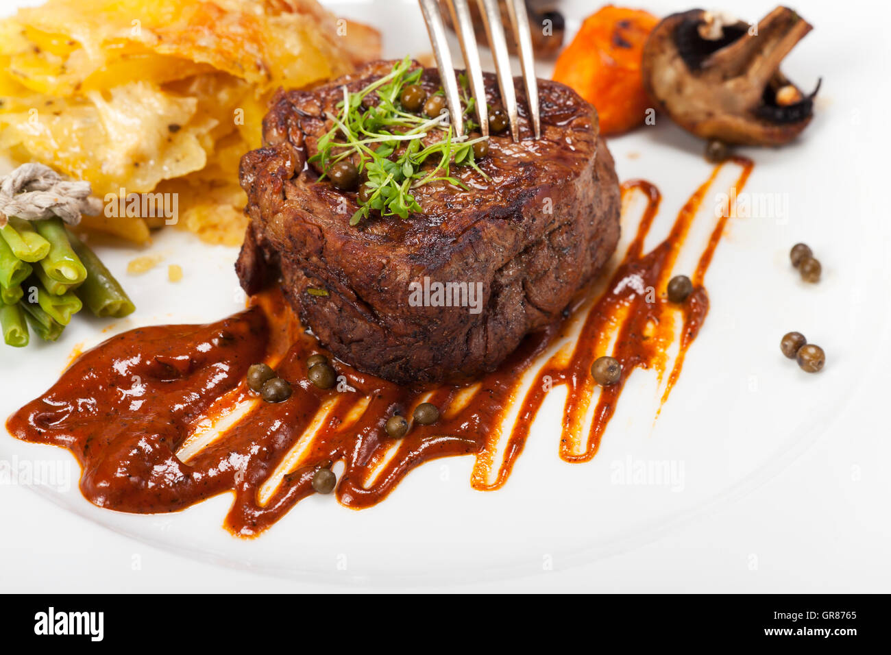 Filet beef with peppercorn sauce hi-res stock photography and images ...