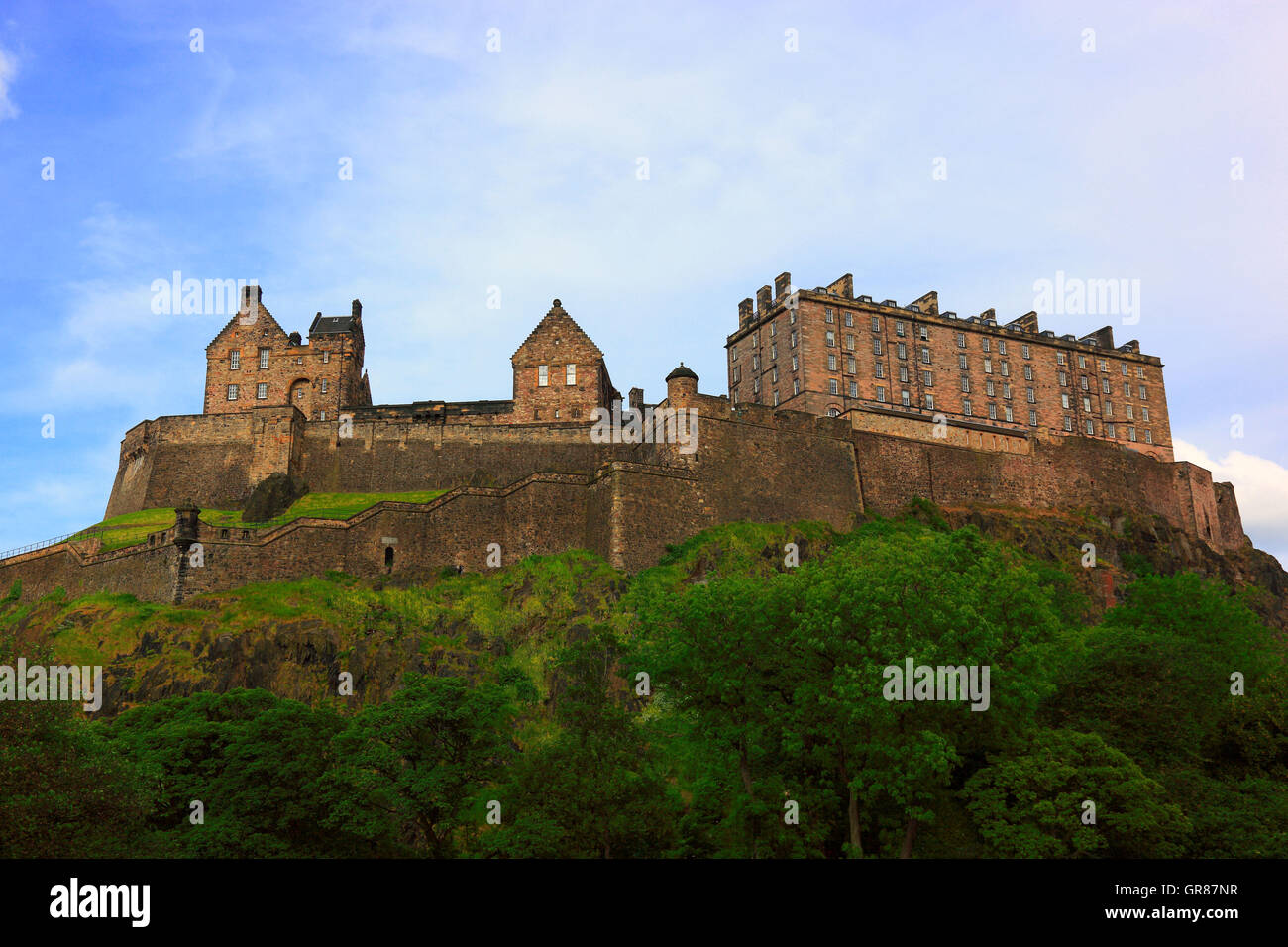 Scotland and edinburgh castle hi-res stock photography and images - Alamy