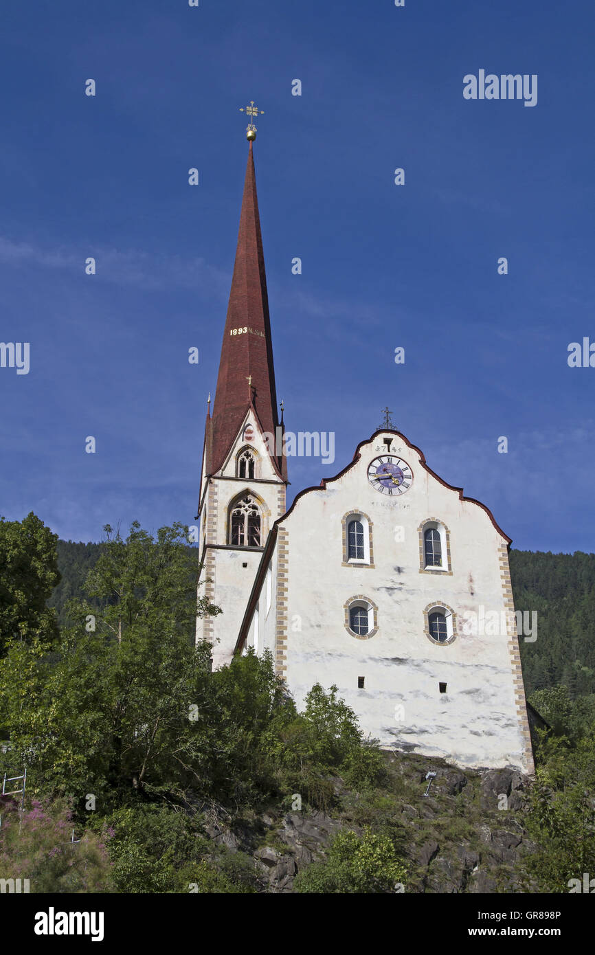 Hillside churches hi-res stock photography and images - Alamy