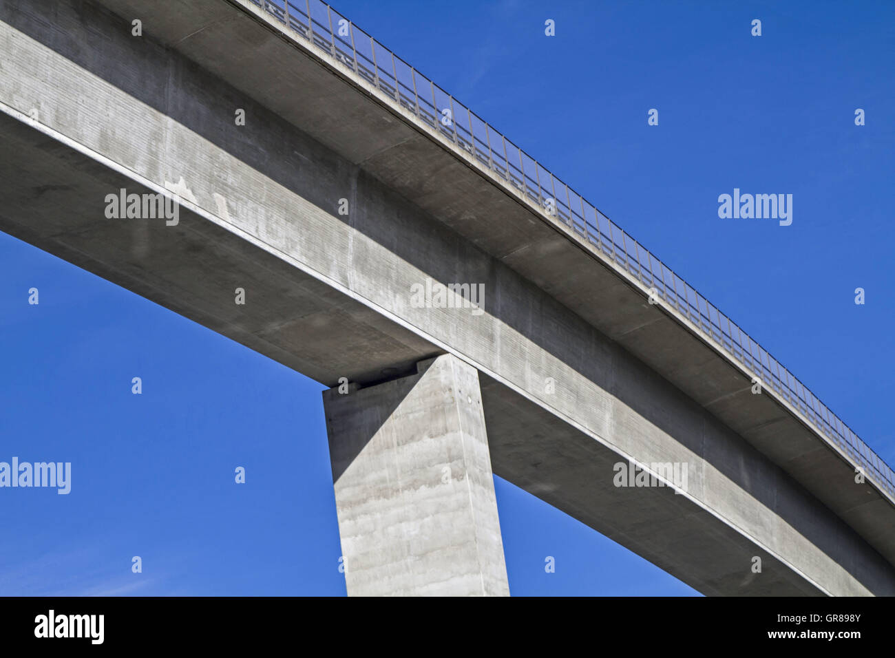 Concrete bridge hi-res stock photography and images - Alamy