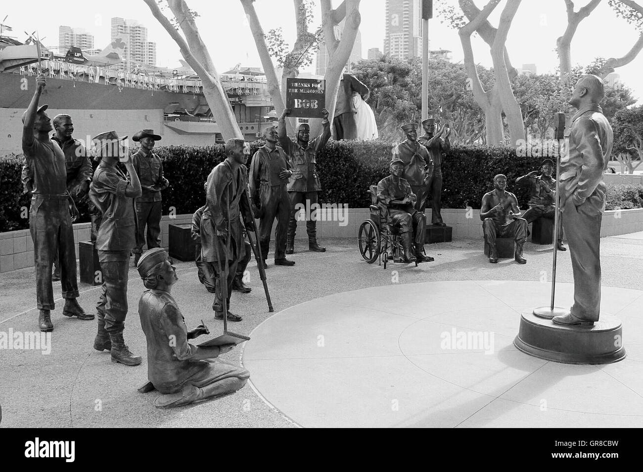 Bob hope statue hi-res stock photography and images - Alamy