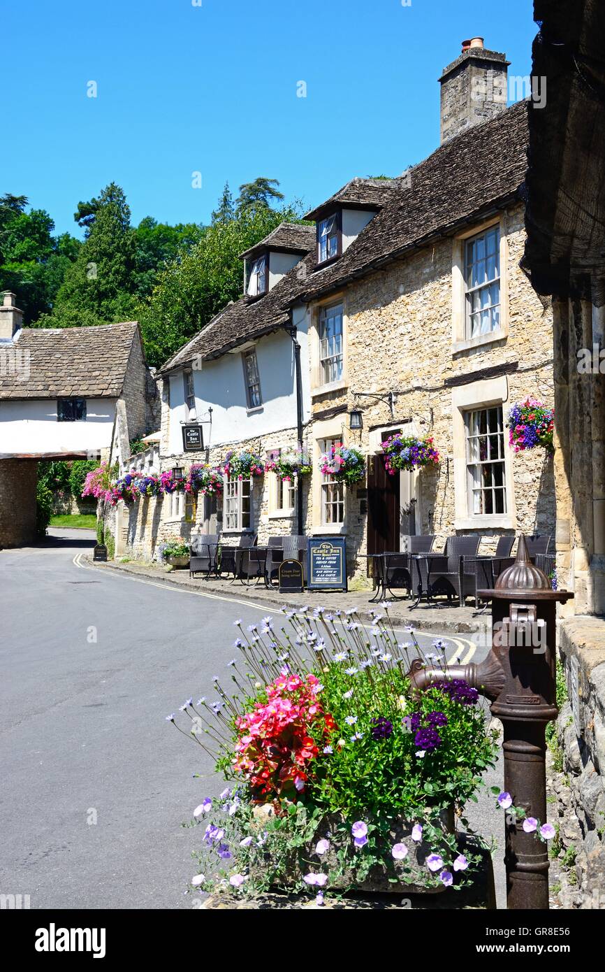 Castle inn hotel castle combe hi-res stock photography and images - Alamy
