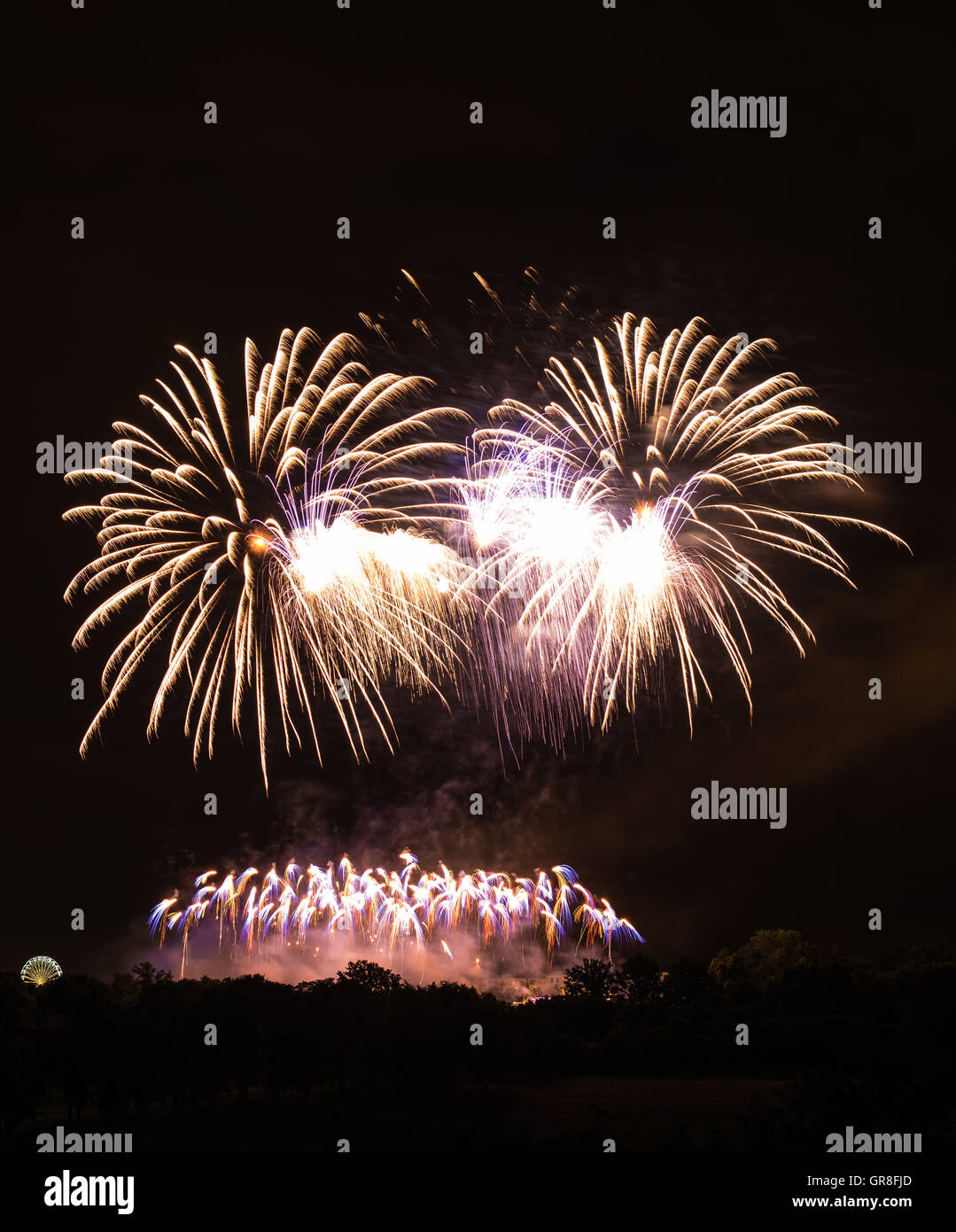 Wheel of fireworks hi-res stock photography and images - Alamy