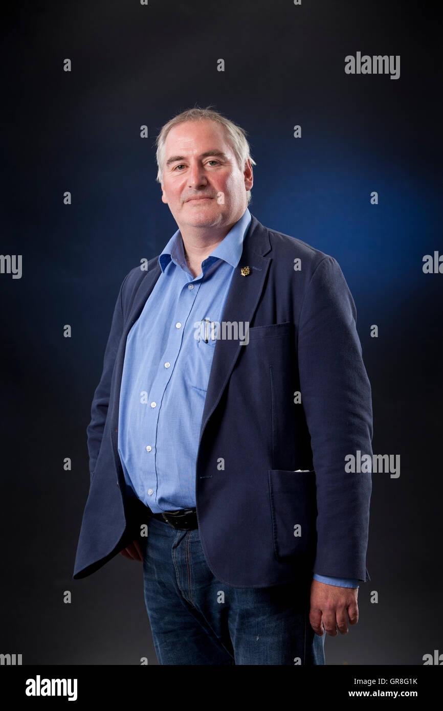 Illustrator and political cartoonist chris riddell hi-res stock ...